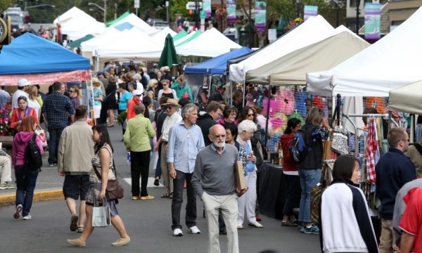 OAK BAY NIGHT MARKET | Visitor In Victoria