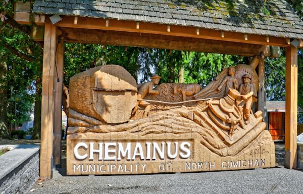 CHEMAINUS - CITY OF MURALS | Visitor In Victoria